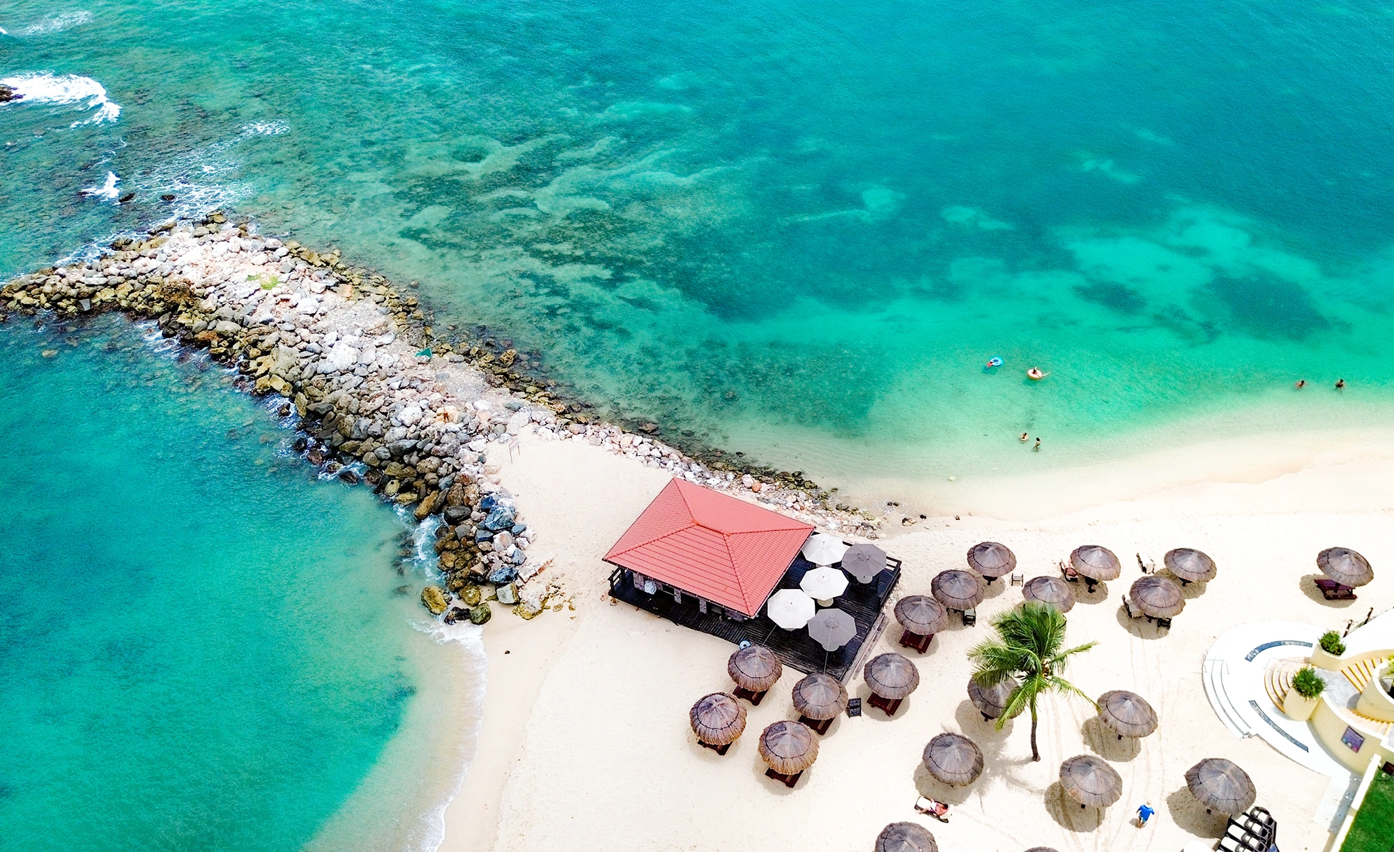 Simpson Bay Resort, Marina & Spa - Coco Beach Bar